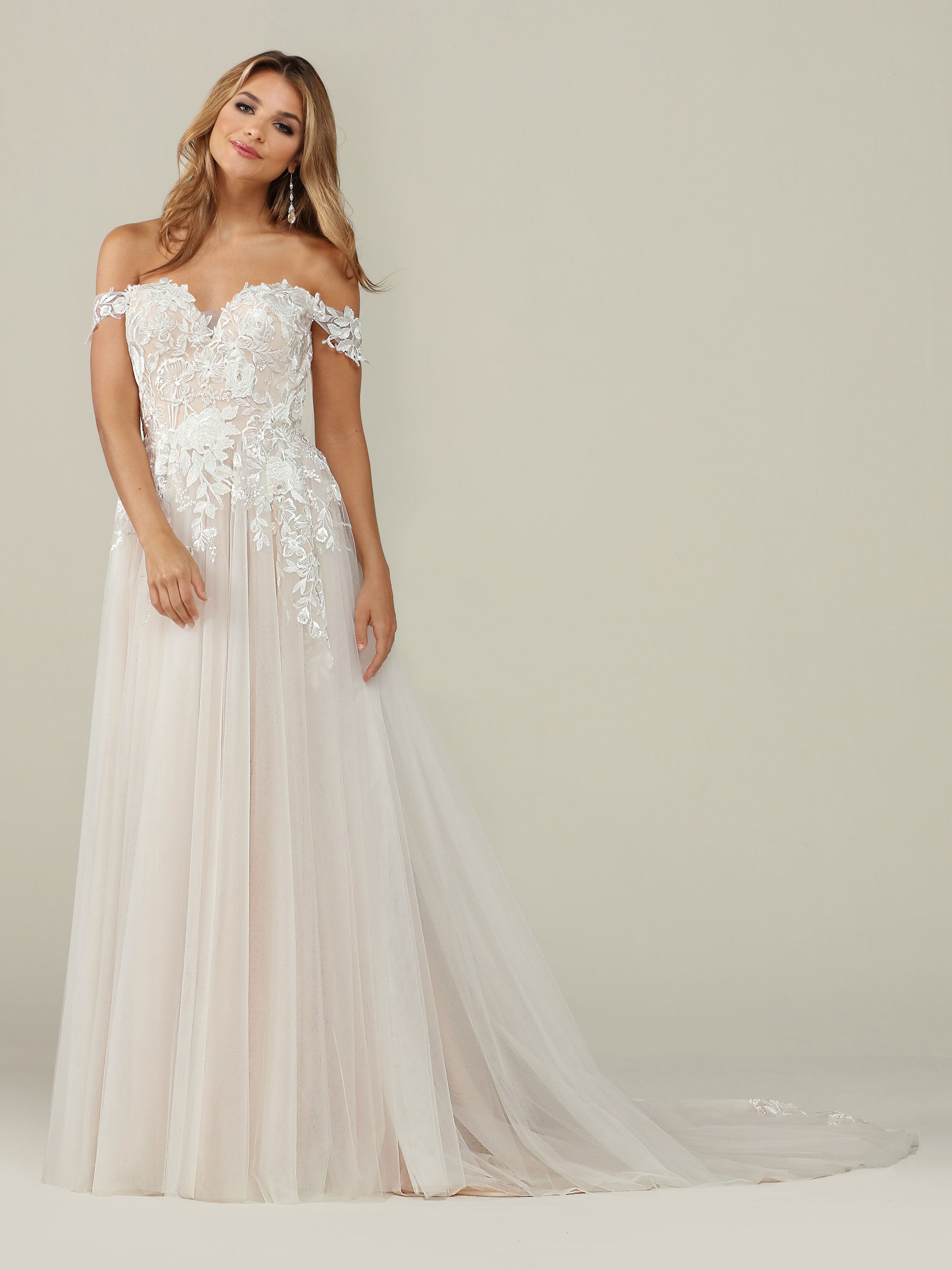 Trinity Ivory Lace Wedding Dress - Avery Austin